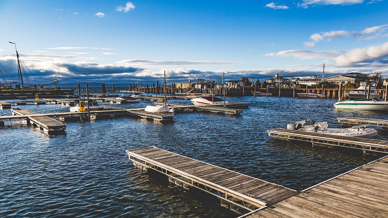 Burlington, Vermont sits between two mountain ranges and a lake ...