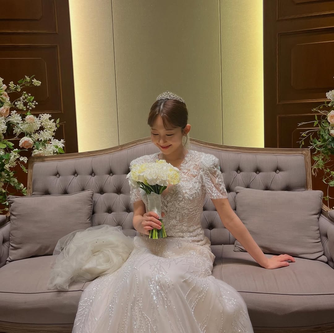 ‘Debuted at 4’ Lee Soo-Bin announces marriage via a handwritten letter ...