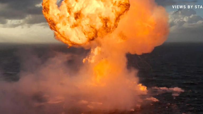Watch: Elon Musk's Starship explodes in Indian Ocean seconds after ...