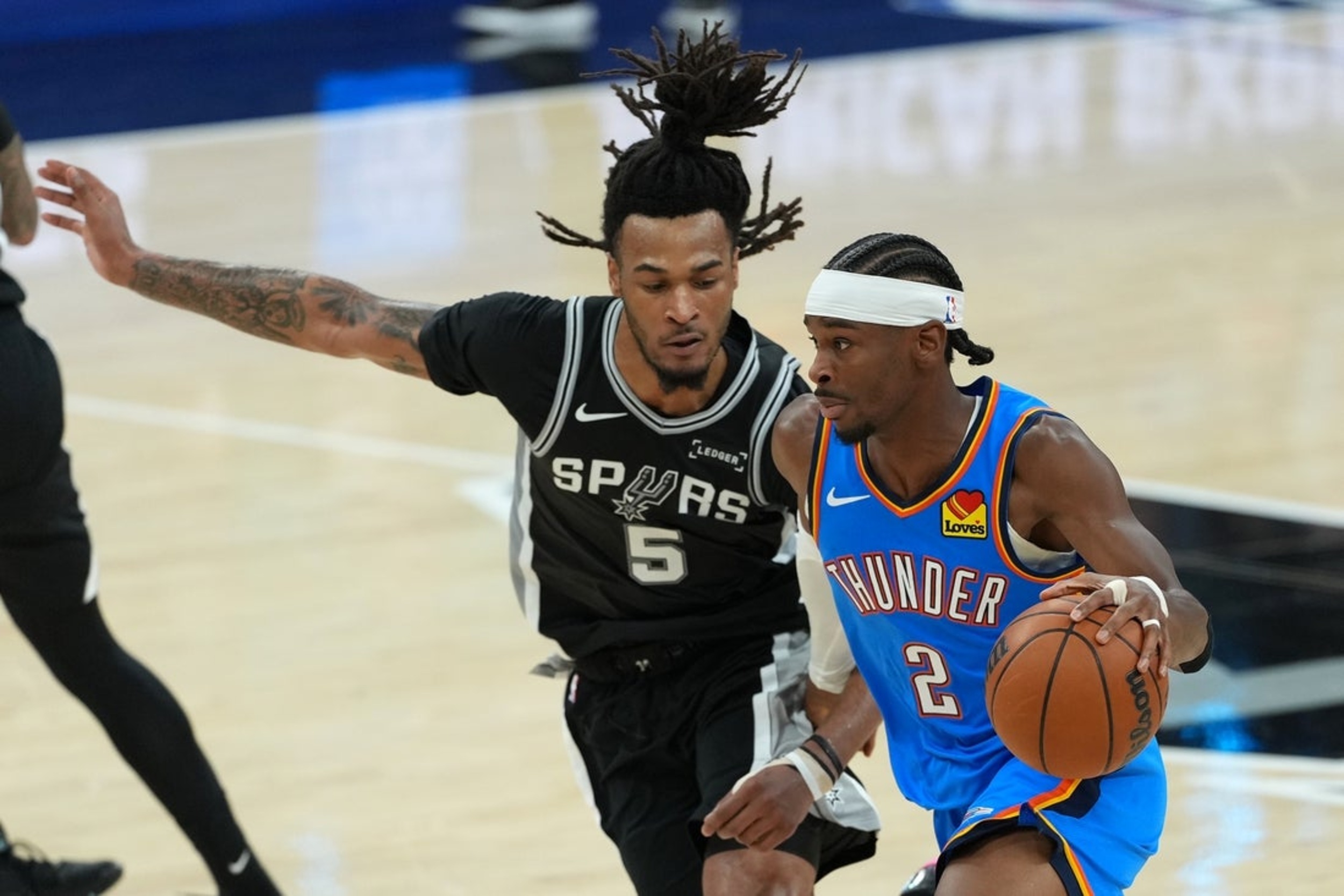 Behind big bench contributions, Thunder overtake Spurs in Game 3