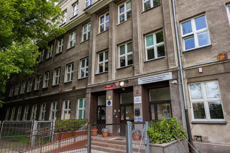 UKW sprzedaje budynek przy ul. Grabowej w Bydgoszczy. Jest tu schron ...