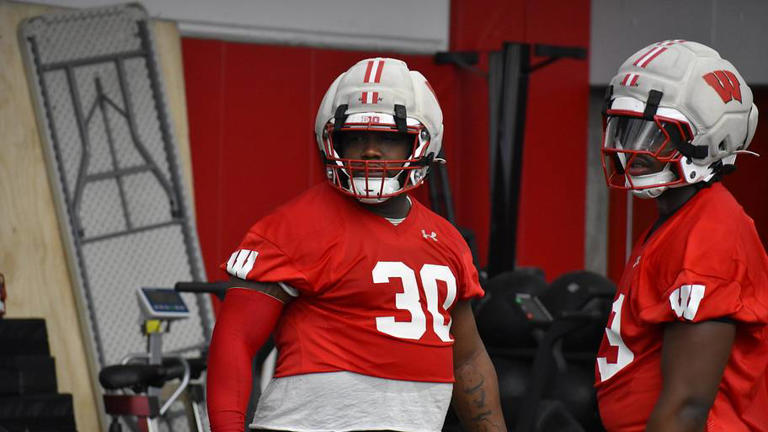 Projecting Wisconsin football's defensive two-deep ahead of summer workouts