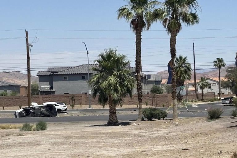 1 dead, 2 injured after crash in southeast Las Vegas