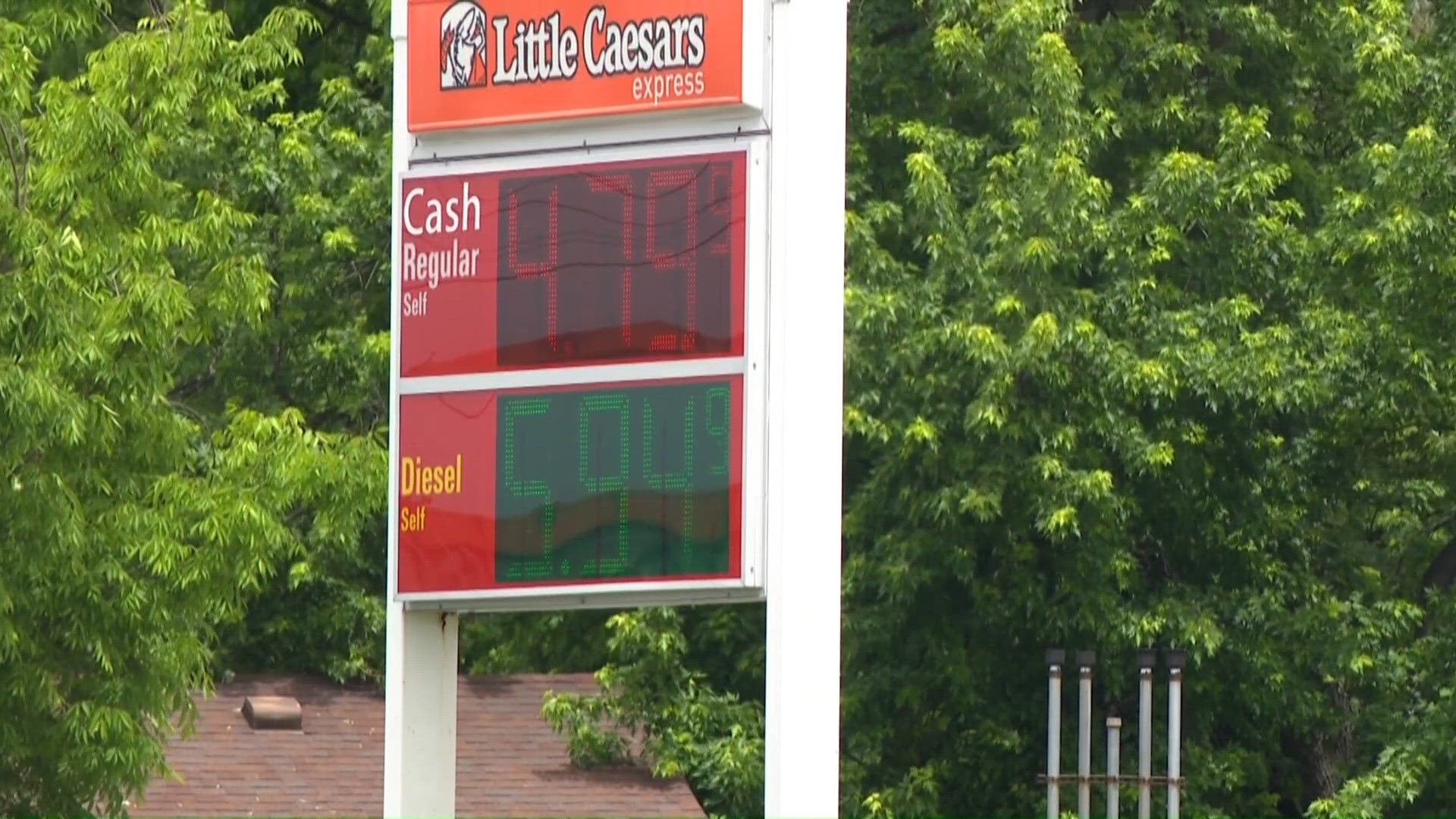 GasBuddy says Toledo gas prices should go down through Memorial Day weekend