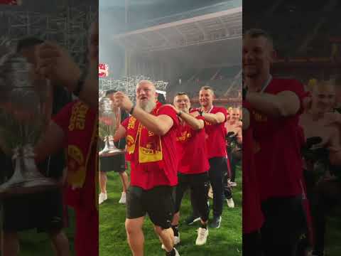 Le stade Bollaert en feu à 04h du matin pour la victoire de Lens en ...