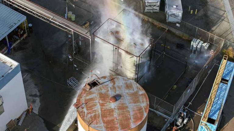 Fuga tóxica en California obliga a evacuar a miles; hay riesgo de explosión