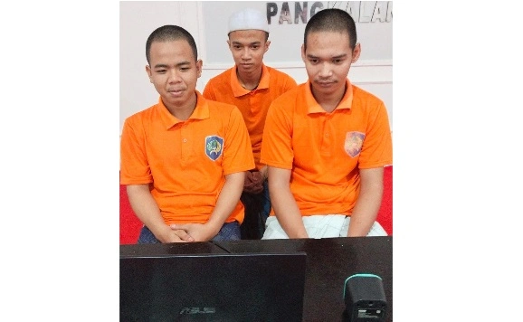 Selundupkan sabu hampir setengah ons, 3 kurir narkoba dituntut masing ...