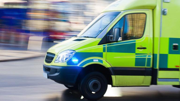 Fietser (21) in levensgevaar na aanrijding door bestuurder van ...