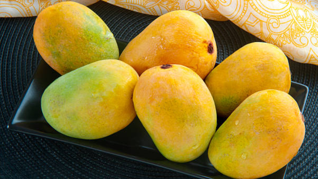 Mangoes don't cause pimples, but how you eat them might: Here's what a ...