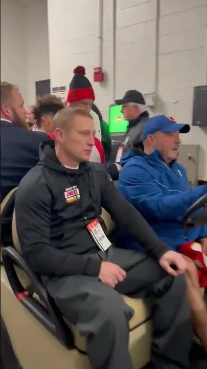 Patrick Mahomes leaves locker room on cart #Chiefs #PatrickMahomes #NFL