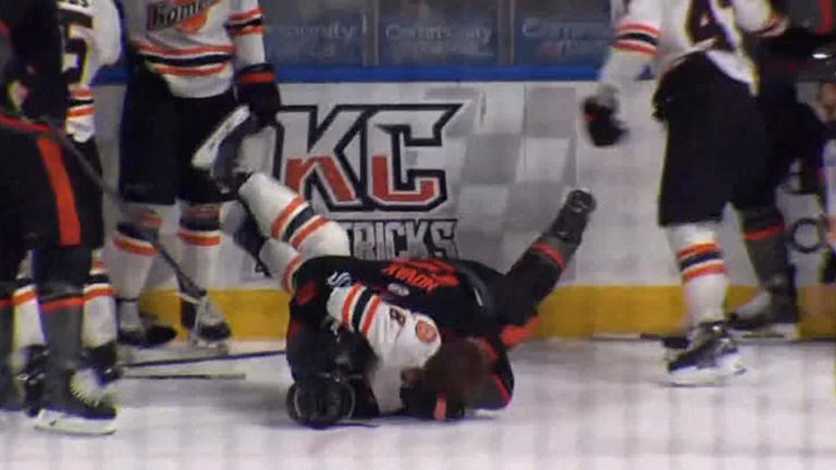 Komets overwhelmed in 5-1 loss to Mavericks in Western Conference ...