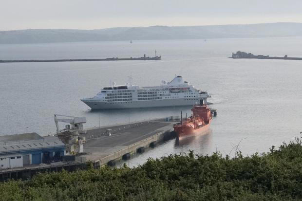 Luxury cruise ship docks in Portland for 'hottest weekend of the year'