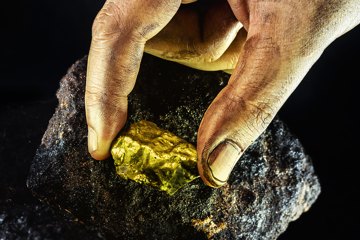 GLD vs IAU: Same gold. Different fees. Here is which one long-term ...