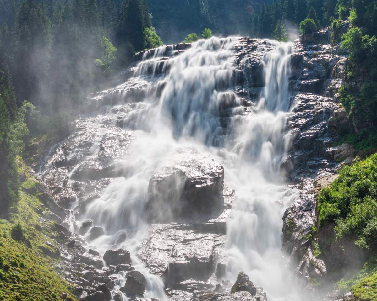 Dieser Wasserfall in Tirol ist unvergesslich – wer ihn einmal besucht ...