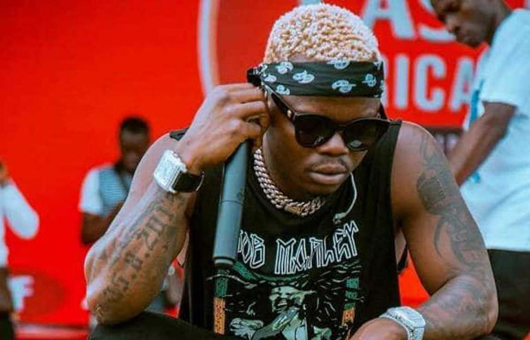 Ali Kiba and Harmonize go head-to-head in push-up battle, winner emerges