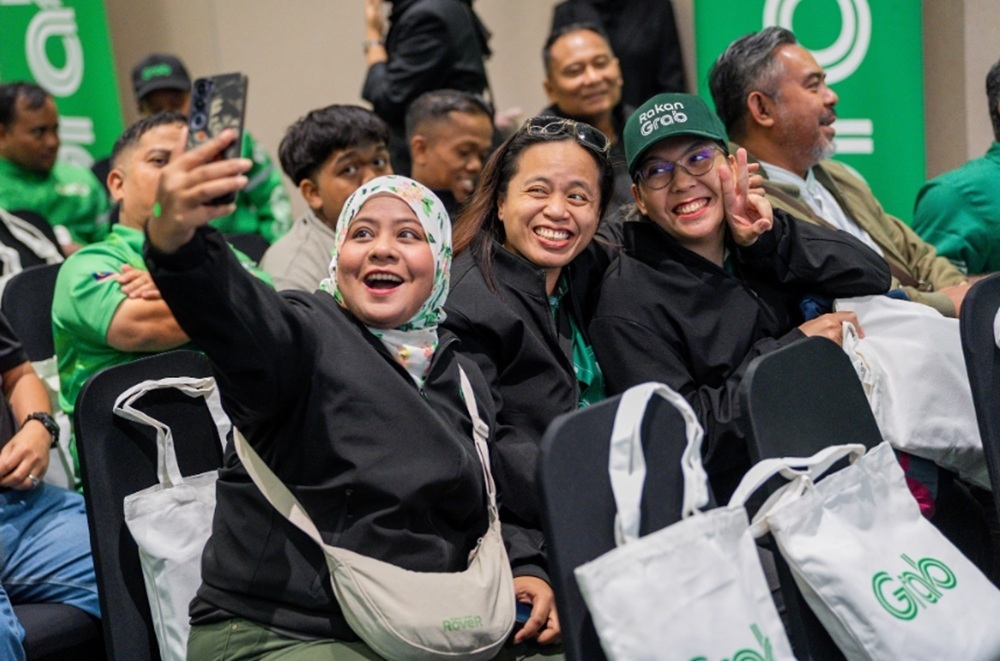 Grab distributes vouchers, digital tools to support drivers, delivery ...