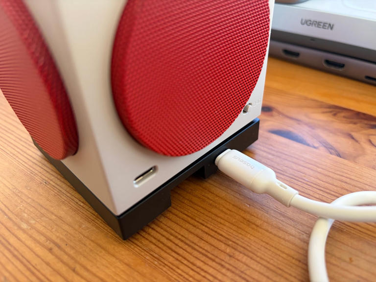 8BitDo Retro Cube 2, un altavoz pequeño con carácter de consola clásica