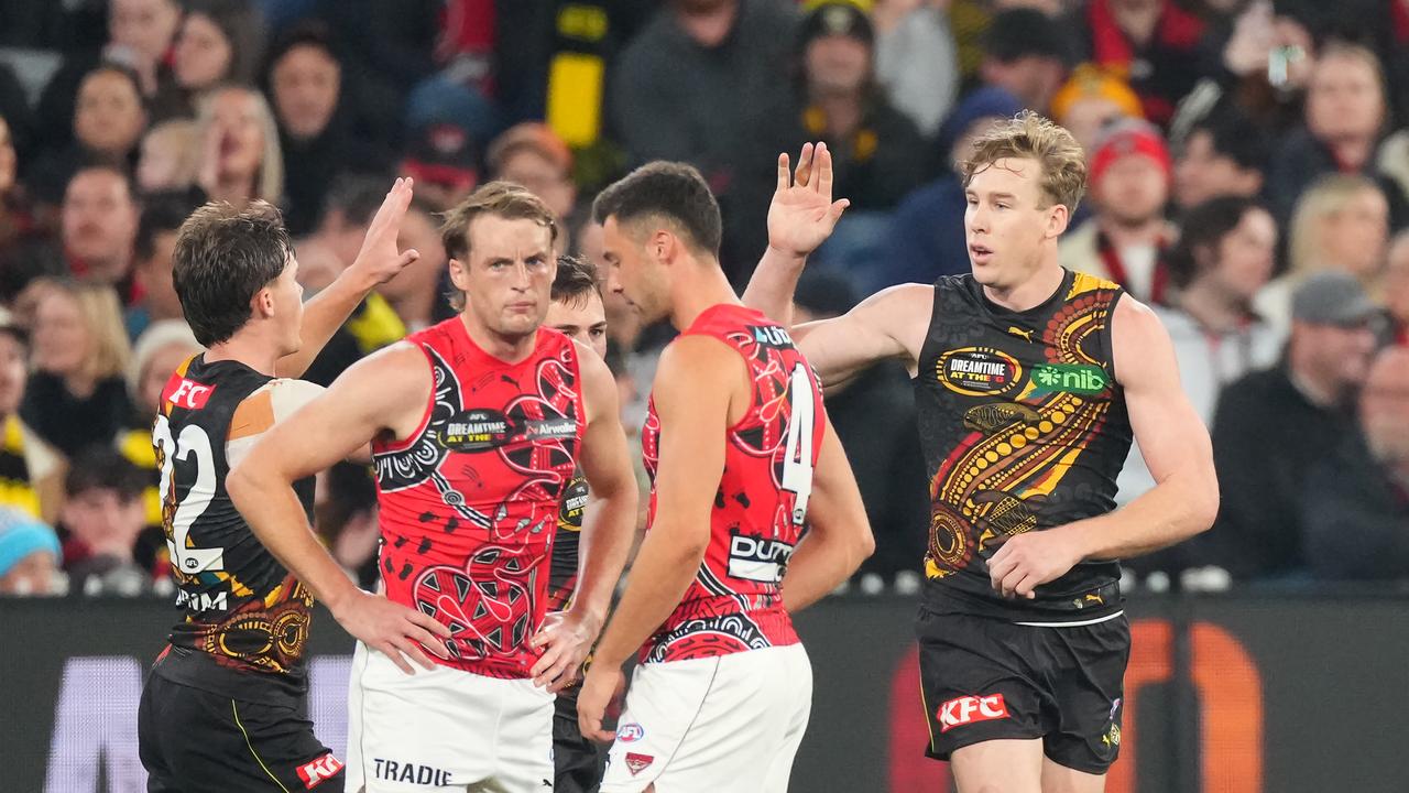 'Tough bugger' Lynch lifts Tigers in bruising win