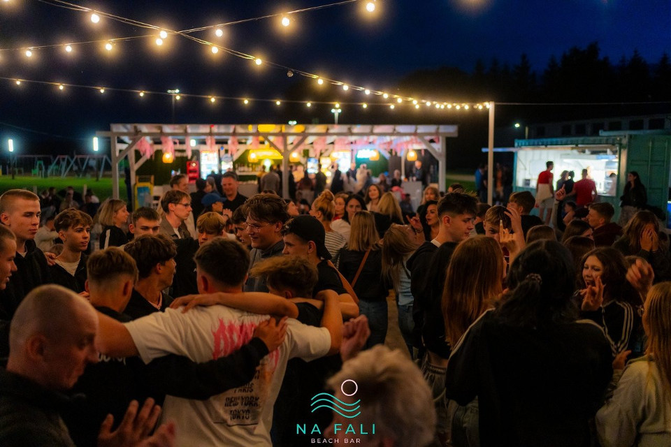 Wasilków. Na Fali Beach Bar rozpoczyna sezon! 23 maja Didżej Mietek ...