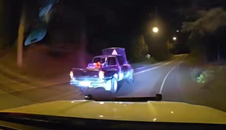 Driver tries to run from deputies with hood covering windshield in Key ...