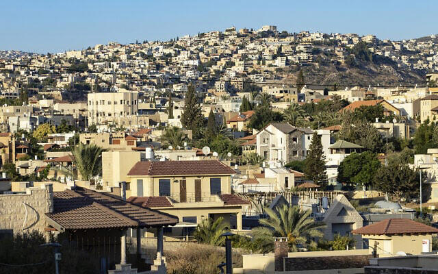 First female Druze doctor in Israel awarded prize for breaking barriers