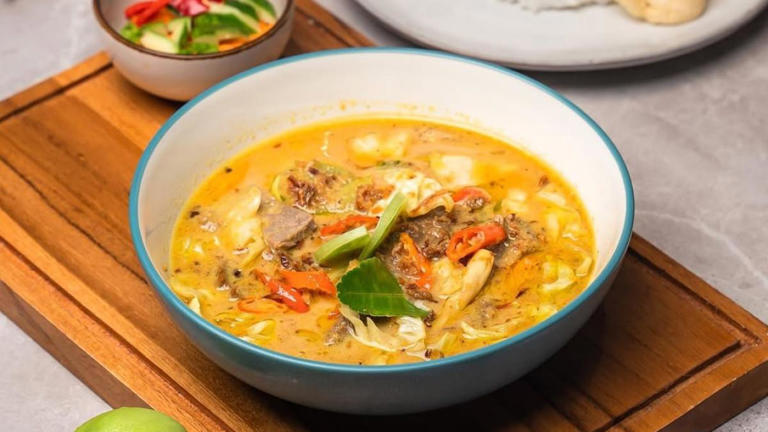 Surga kuliner pekerja kantoran, ini 5 tempat makan hits di Sudirman ...
