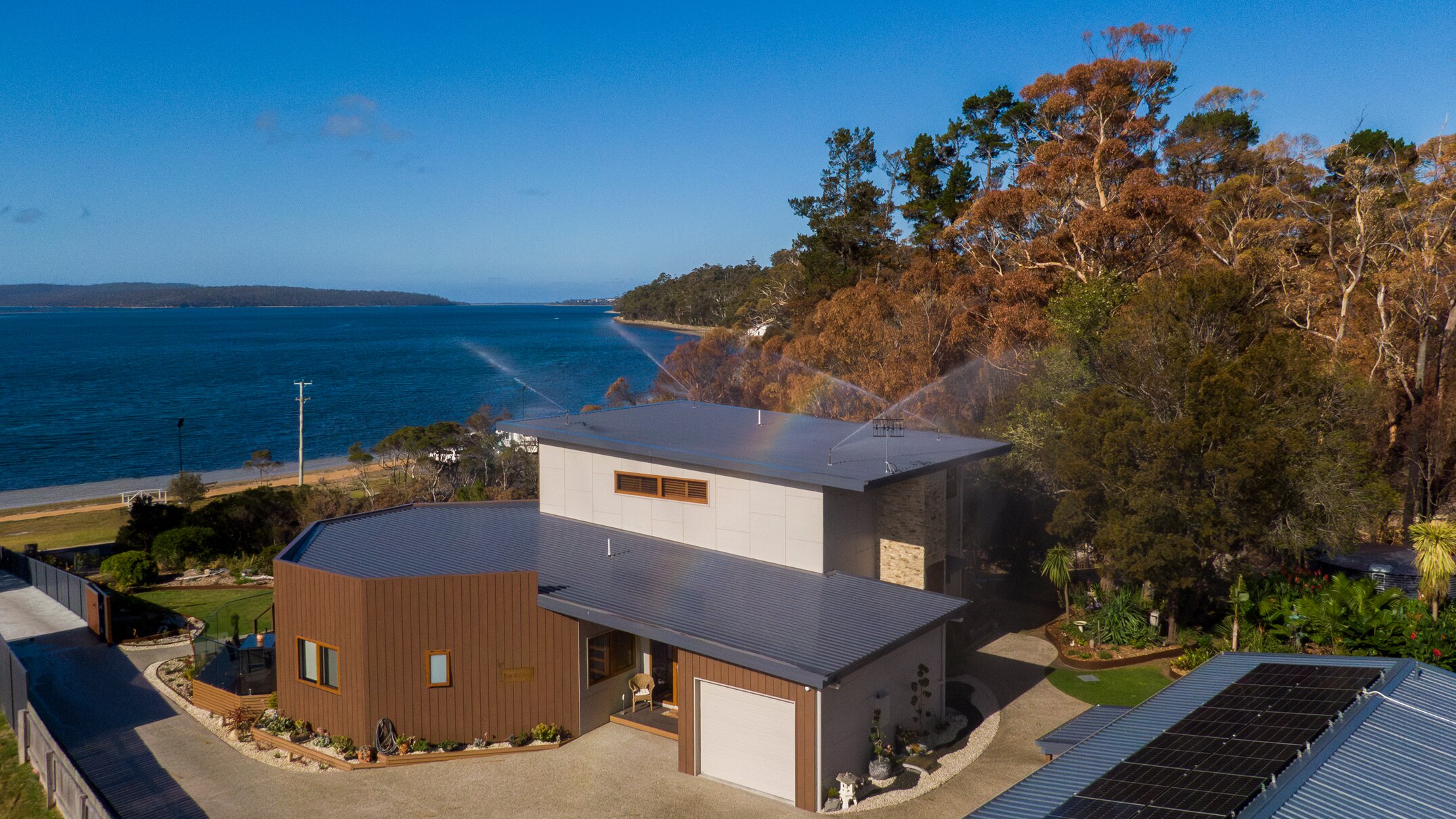 Bushfires could 'exploit' doormat for entry to your home, fire expert warns
