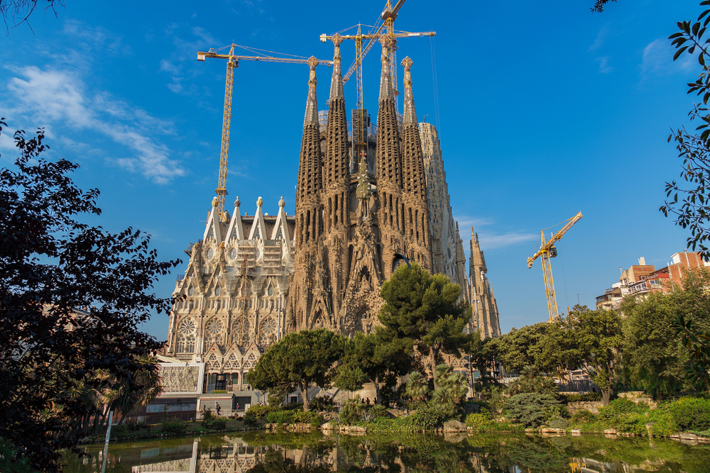 18 famous places around the world with surprisingly strong traveler reviews