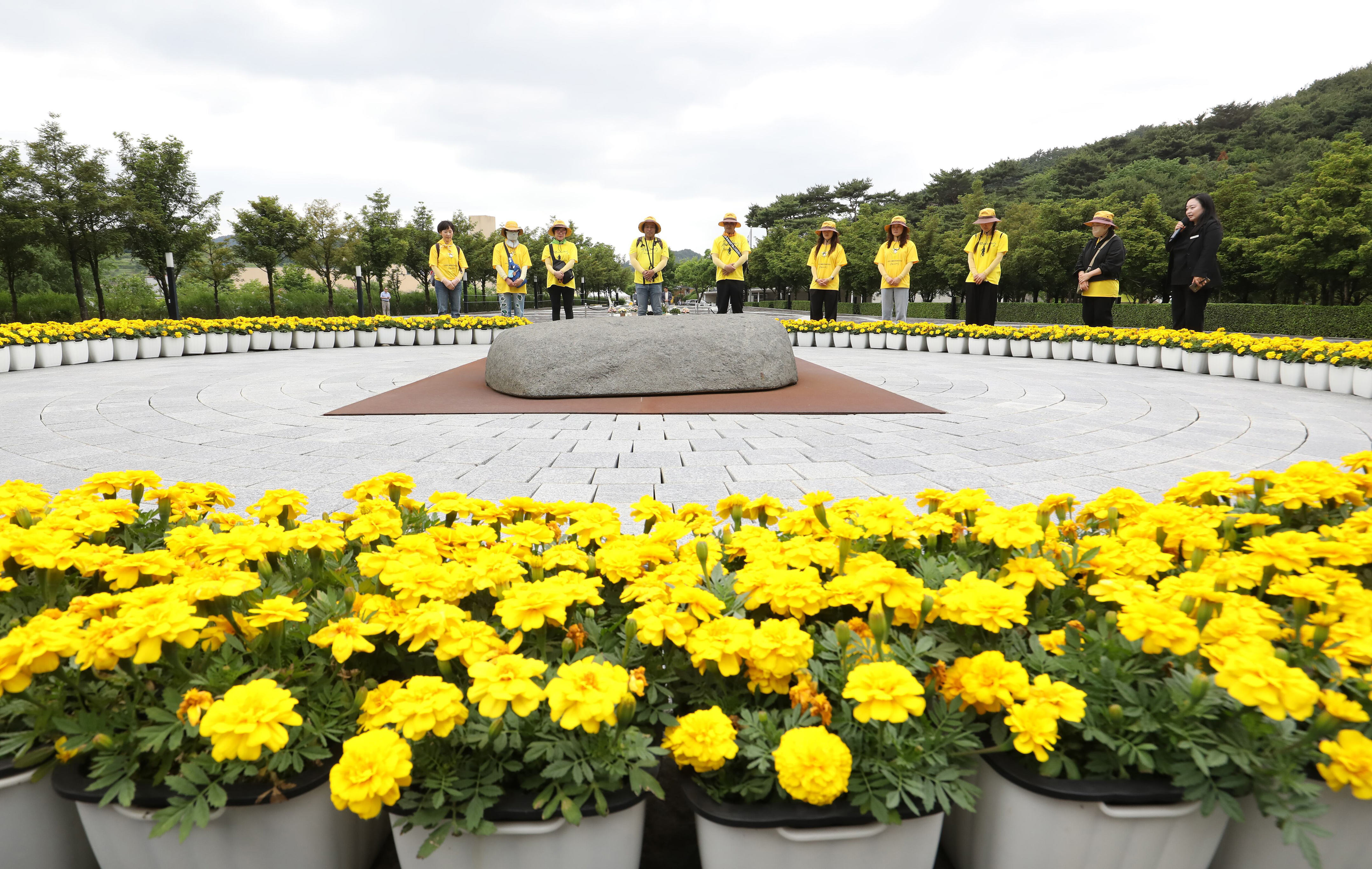 Ruling parties honor Roh Moo-hyun at Bongha Village ceremony