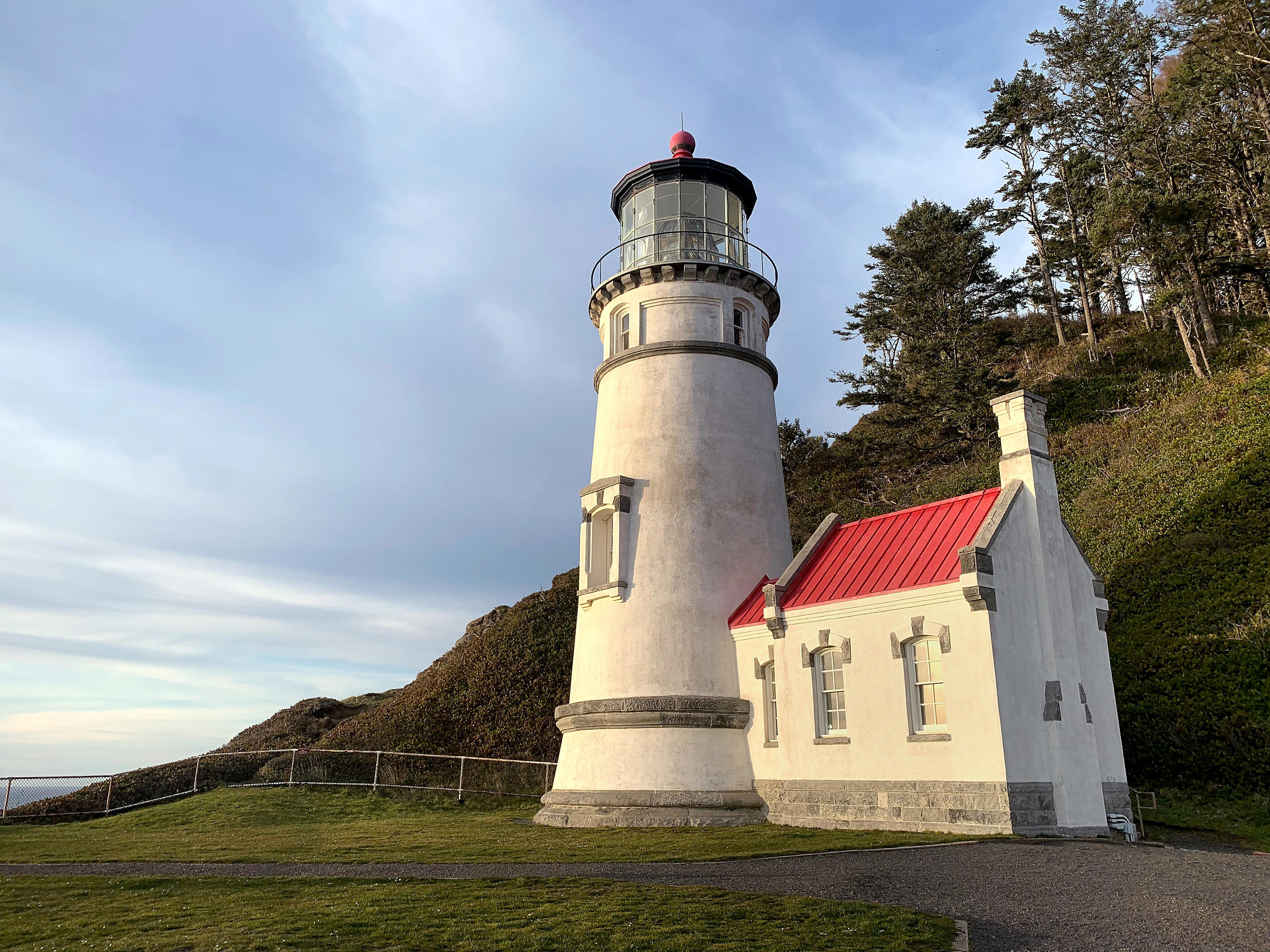 Historic Heceta Head Lighthouse goes dark as it undergoes repairs