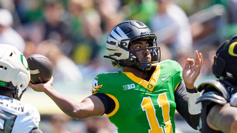 Oregon Ducks targeting promising four-star quarterback recruit