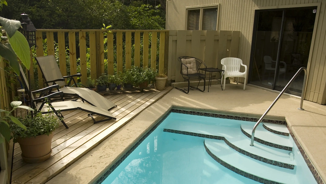 Spools gain traction as compact luxury pool alternative