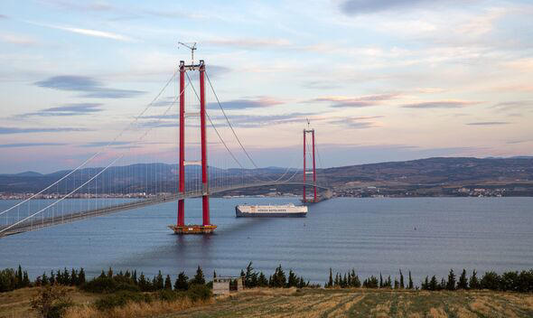 World's longest suspension bridge cost £2.1bn to build - connects 2 ...
