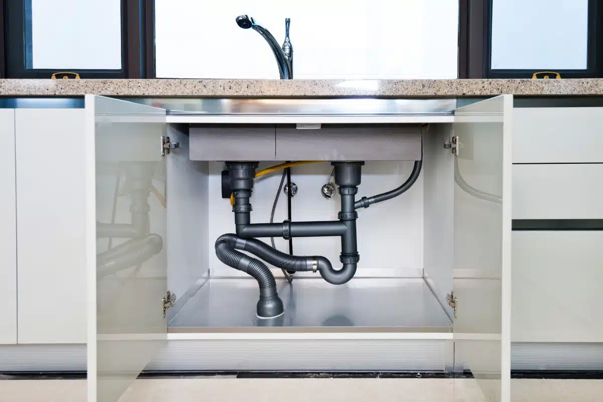 5 everyday kitchen habits that can damage your pipes