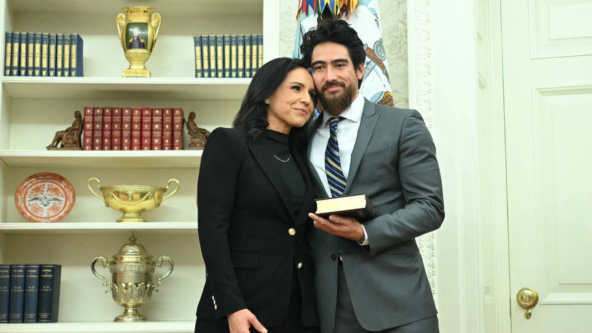 Tulsi Gabbard resigns as intelligence chief to support husband battling ...