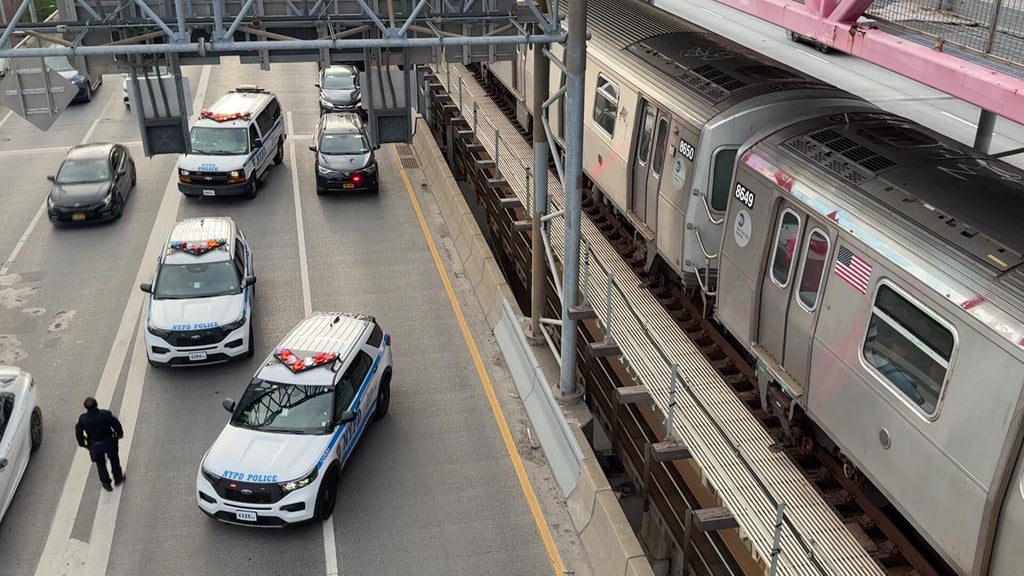 1 teen dead, 1 critically hurt after subway surfing on Williamsburg Bridge