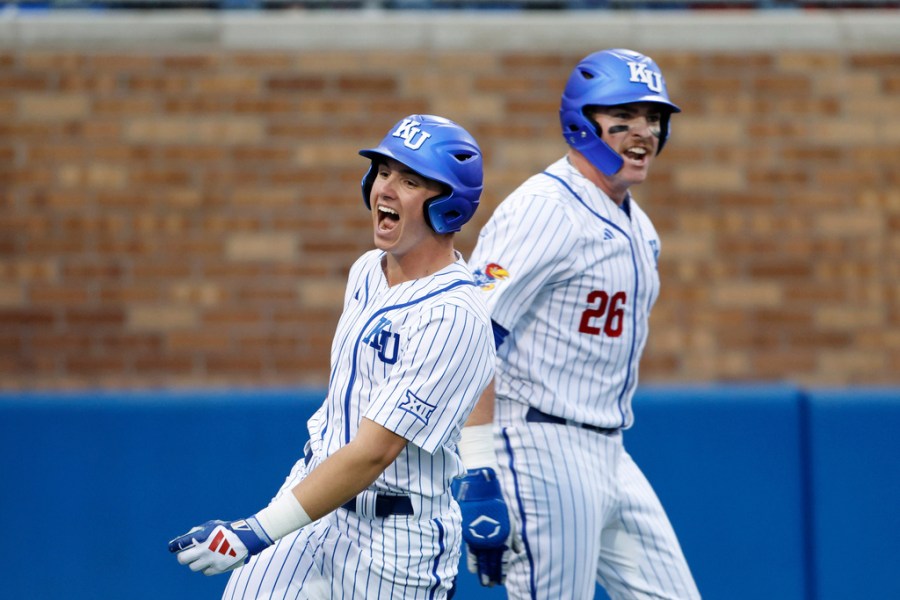 Kansas defeats Arkansas to advance to super regional for the first time ...