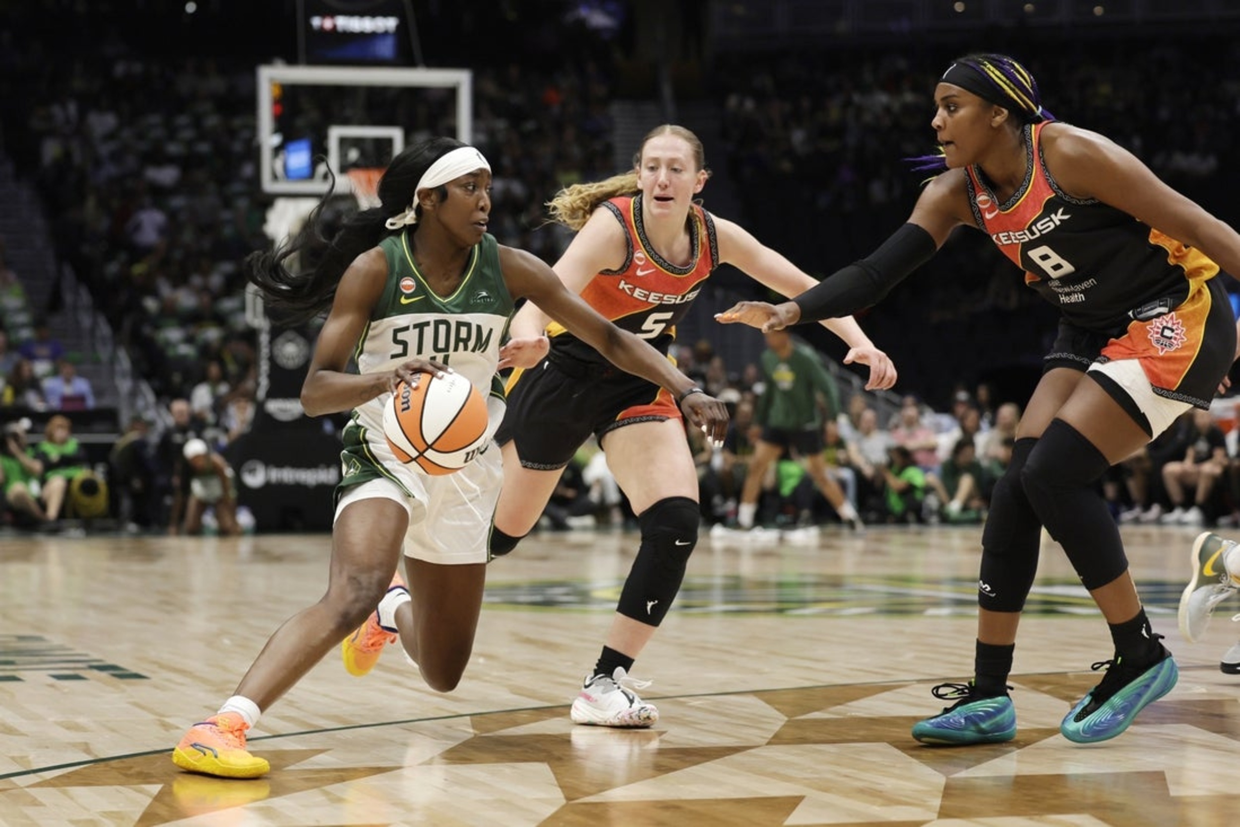 Zia Cooke scores 25 to propel Storm past Sun