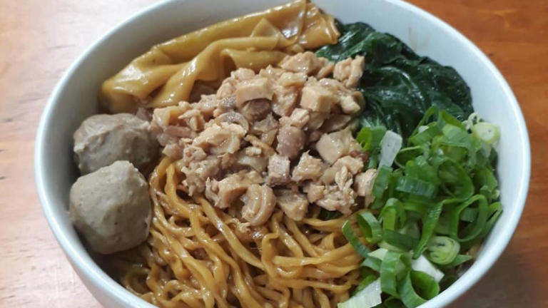 Surga kuliner pekerja kantoran, ini 5 tempat makan hits di Sudirman ...