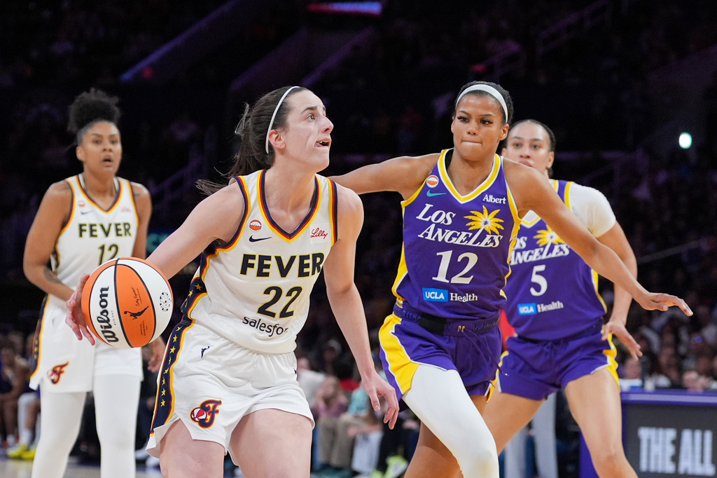 Caitlin Clark returns from a back issue, scores 22 in Fever's win over ...