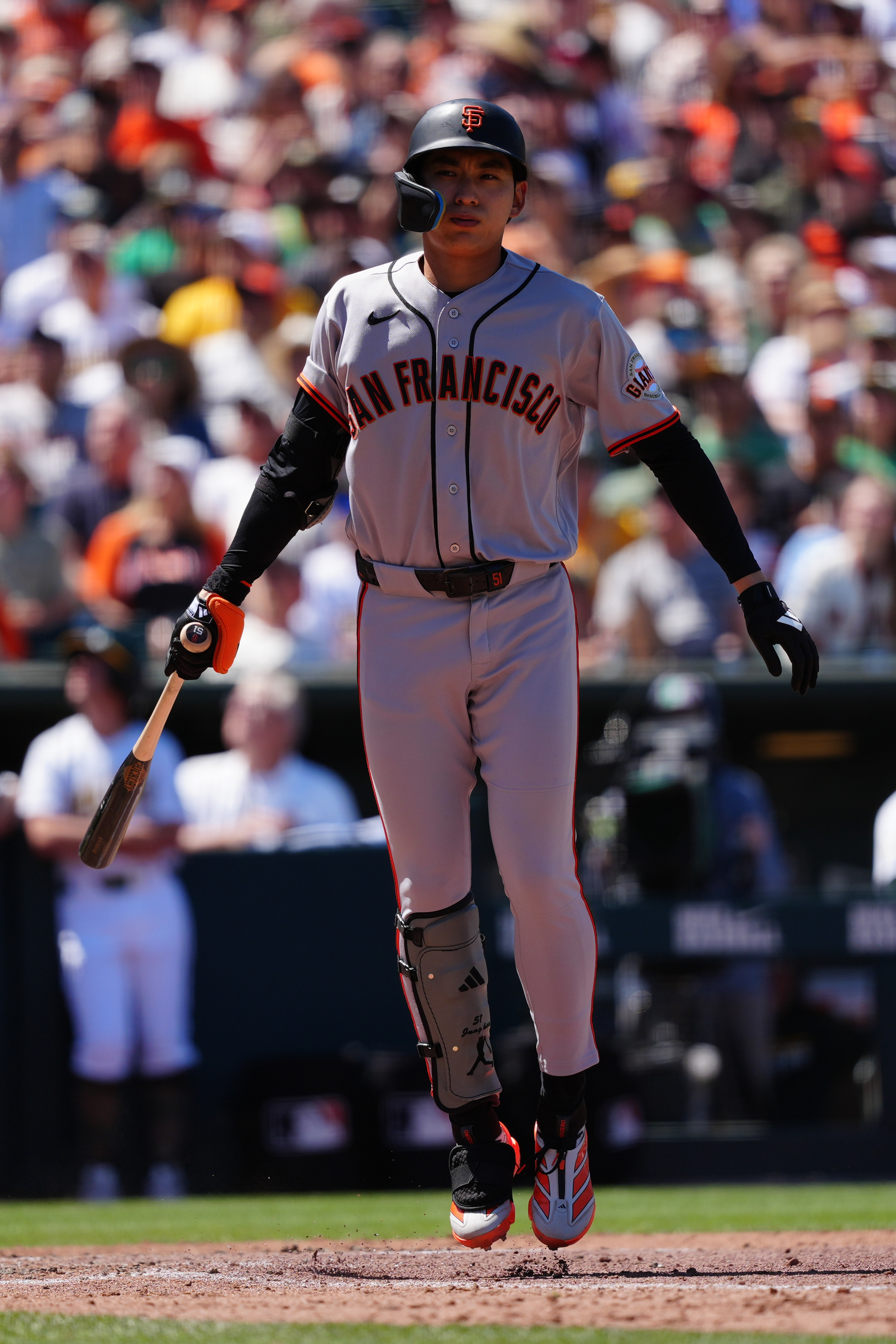 Giants place OF Jung Hoo Lee on IL with back injury and call up ...