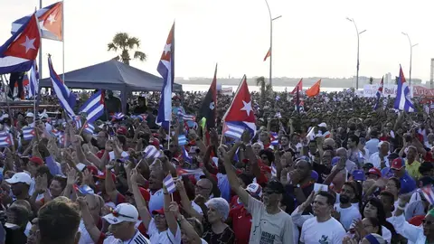 La nueva exigencia para la Green Card reabre el debate migratorio en ...