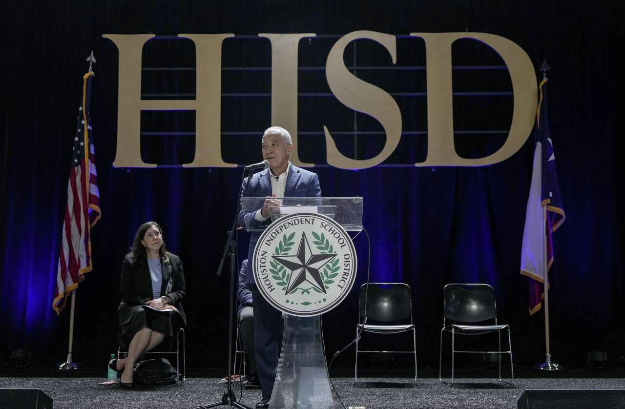 Houston ISD to redirect state teacher bonuses into districtwide pay system