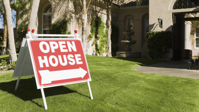 Homeowners get message on possible housing market crash
