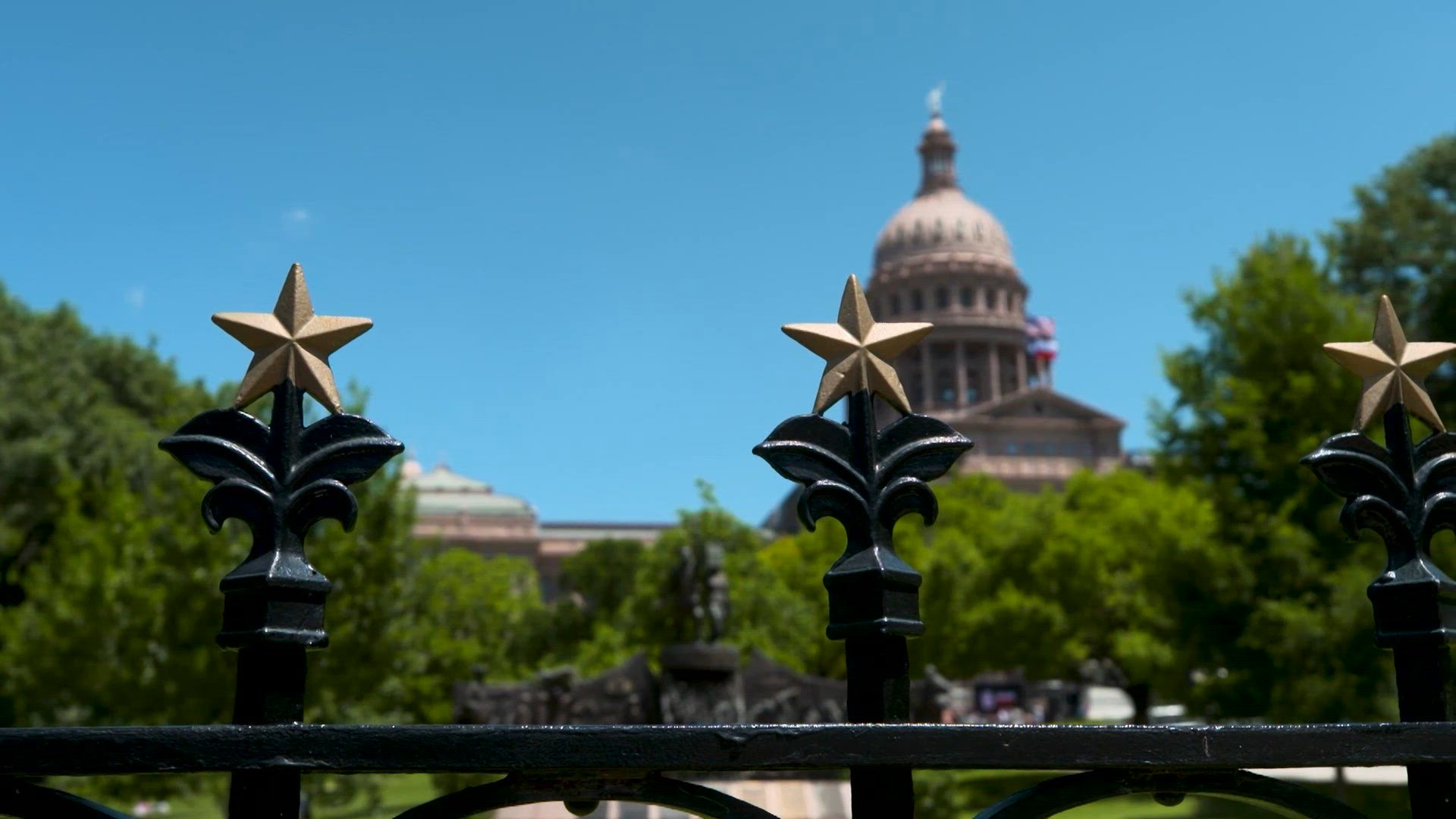 New thread emerging in Texas comptroller race over growing state budget