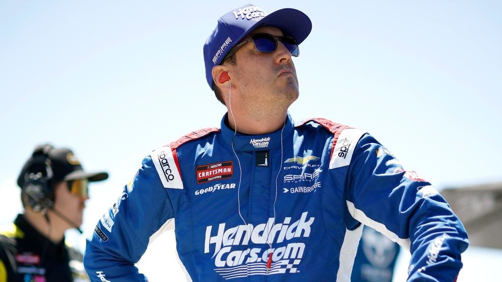 NASCAR driver Kyle Busch dies; fans gather at Las Vegas Motor Speedway ...