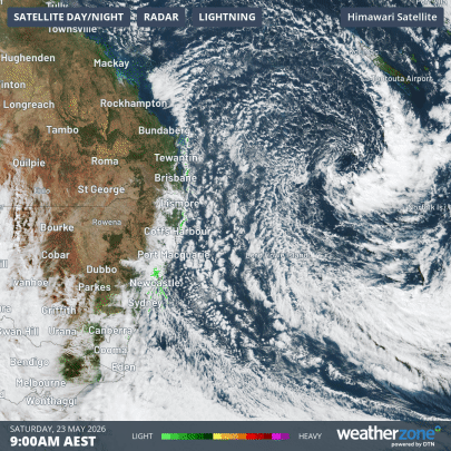 Destructive winds churn 5 metre waves at Lord Howe Island