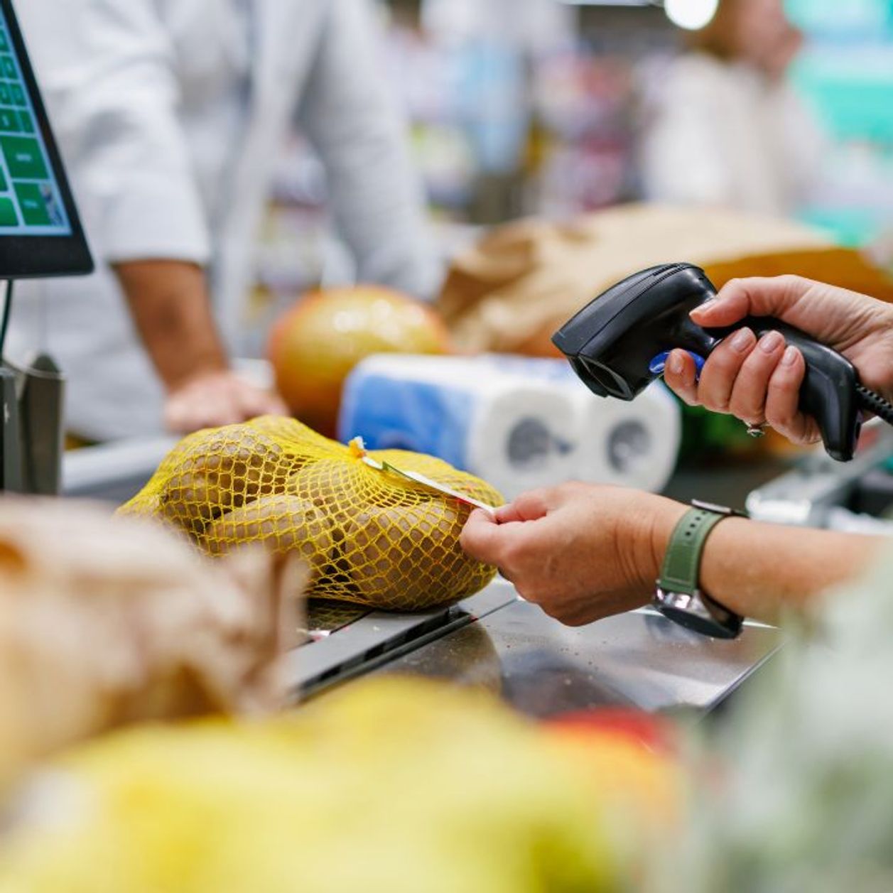 Une ex-caissière d’Auchan détourne près de 100 000 € grâce à un système ...