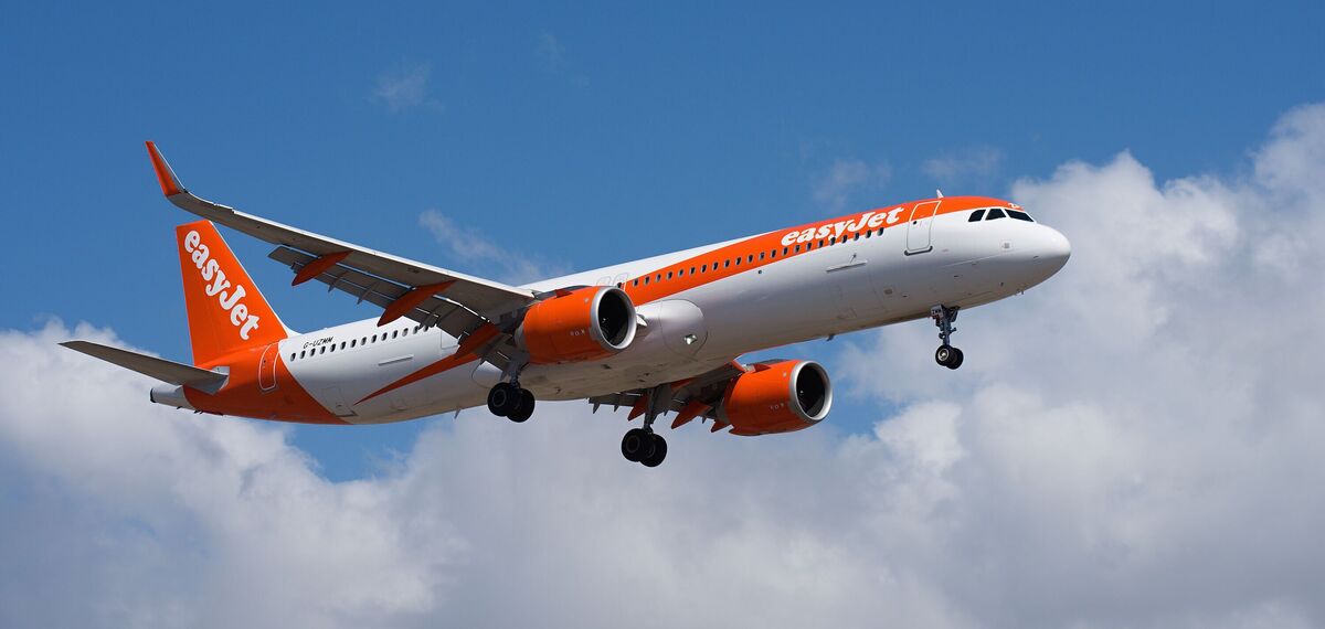 EasyJet plane forced to make emergency landing in chaotic scenes