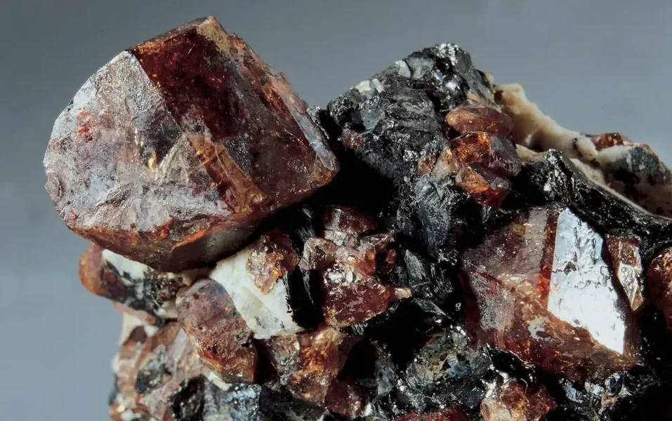 Reading Earth's diary through ancient crystals